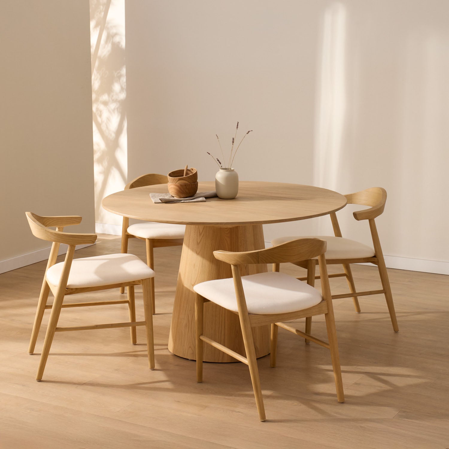 RIMBA ROUND TABLE PACK + 4 MADI CHAIRS