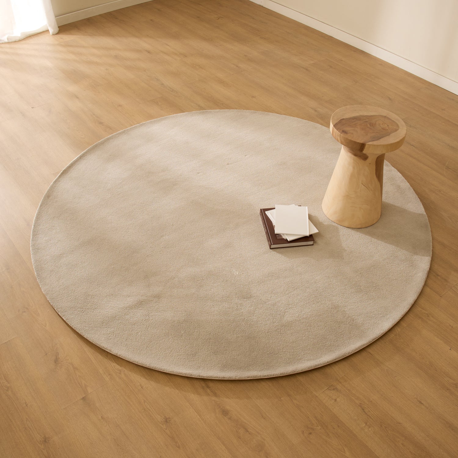 Round Kobe rug in warm tones - Textile | Wabi Home